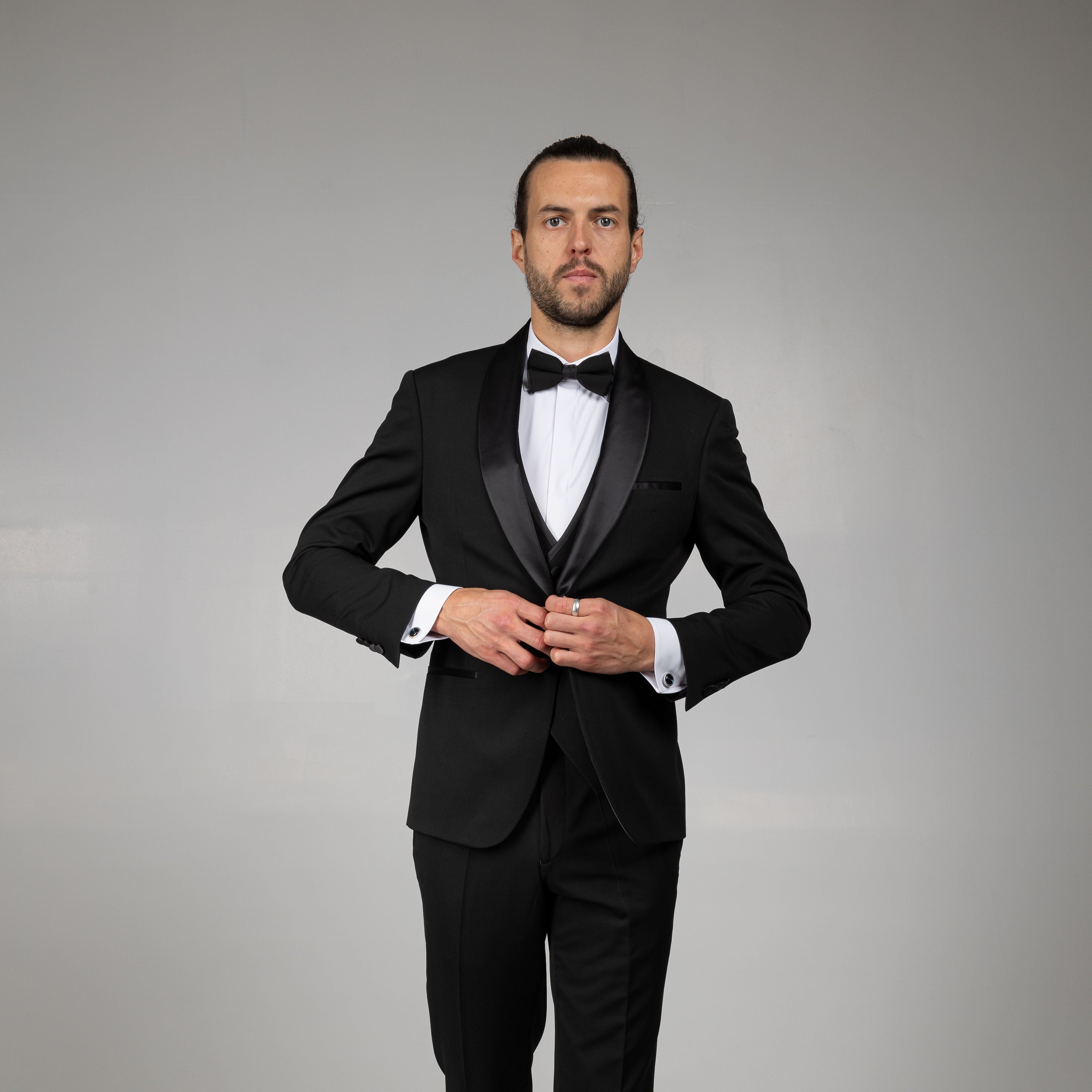 Smokingas ar Kostiumas - ką pasirinkti savo vestuvėms? – Aprangos Kodas