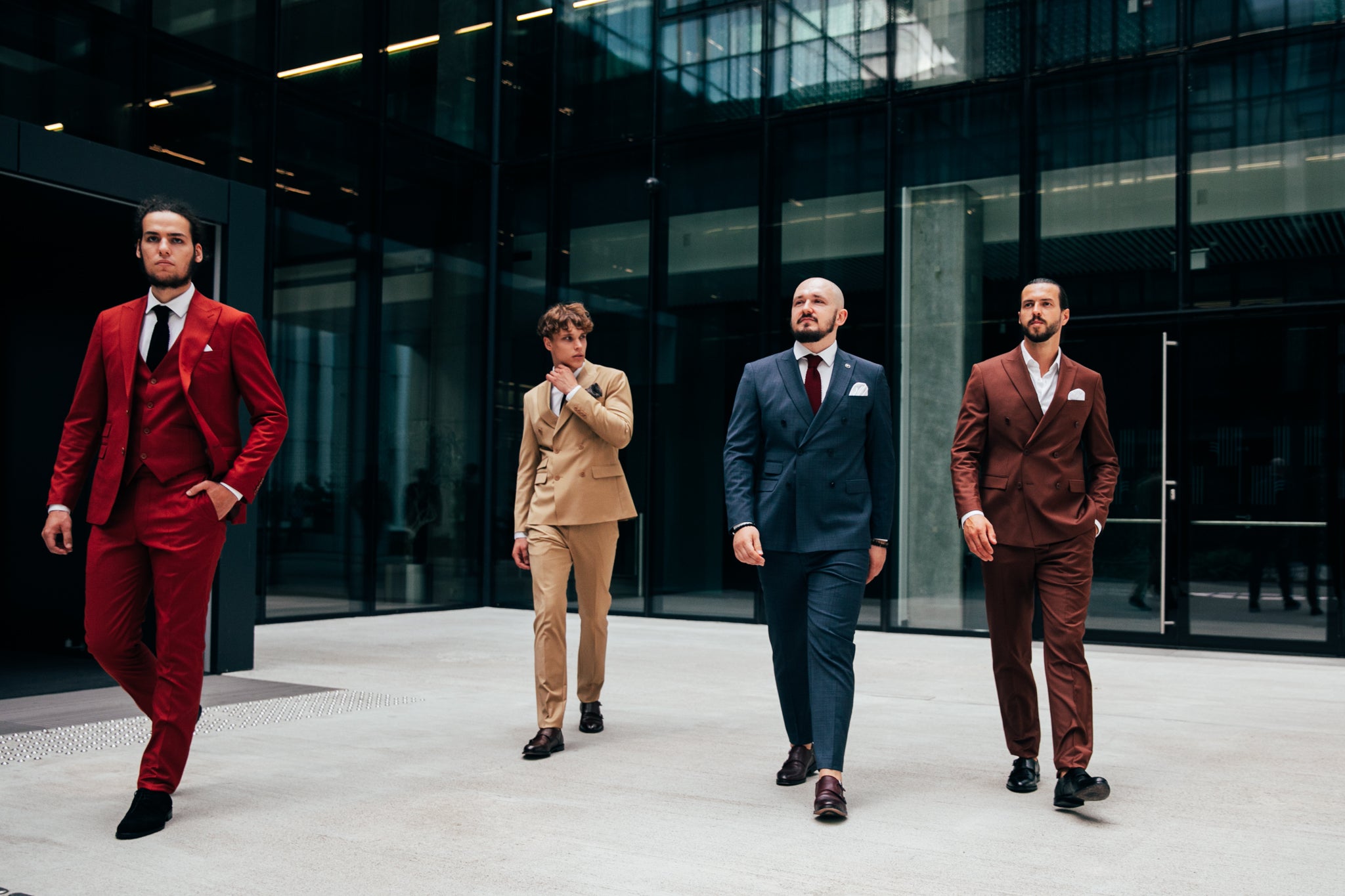 Spalvų psichologija verslo aprangoje: ką apie jus sako jūsų kostiumo s ...